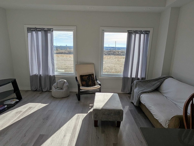 Clean, Spacious 3 Bedroom Townhouse. Family Friendly, Relaxing Stay Free Wifi. - グエルフ