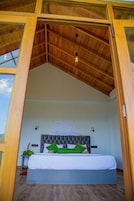 Quarto casal luxo, ar-condicionado, vista para a montanha | Sacada