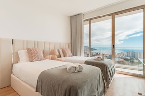 Condo luxo, vista para o oceano | Cortinas blackout, quartos à prova de som, ferros/tábuas de passar roupa