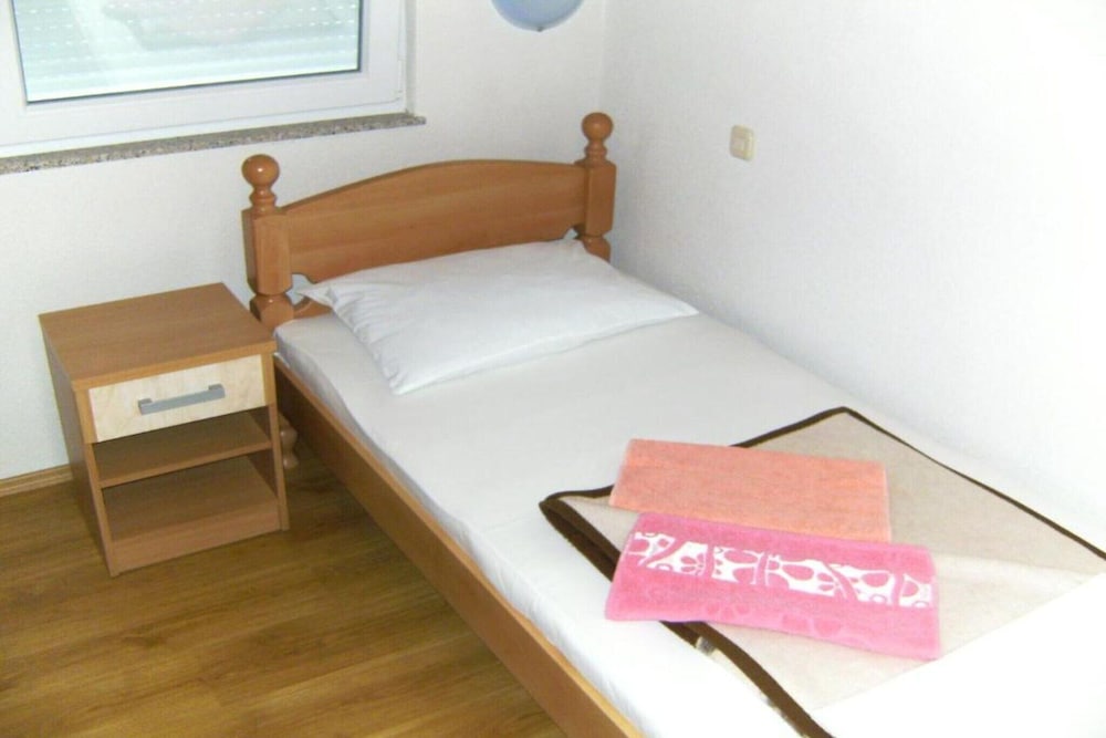 Elez Serenity Guesthouse -Triple room 2 Reviews, Deals & Photos 2025 - Vrbo