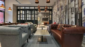 Área de estar no saguão