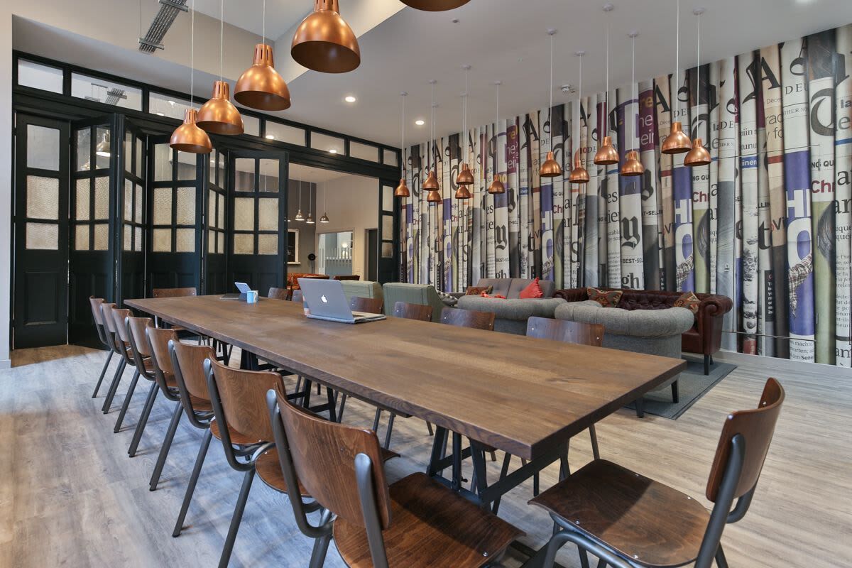 Área de estar no saguão