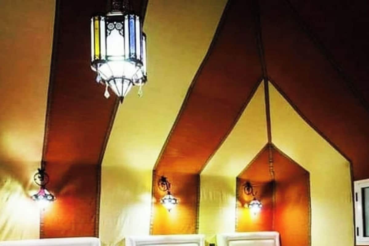 Quarto Triplo Comfort, vista deserto | Cofre no quarto, secretária