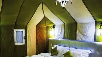 Cofre no quarto, secretária