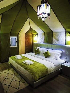 Cofre no quarto, secretária 