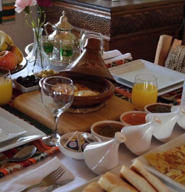 Pequeno-almoço tipo buffet diário incluído 