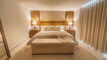 Quarto casal luxo | Escrivaninha, ferros/tábuas de passar roupa, Wi-Fi de cortesia