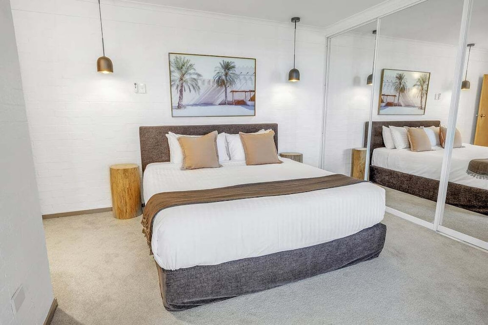 Fuller Holidays - Light Views - Milne St, Byron - Sunrise Beach | Vrbo