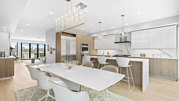 Casa de Férias Luxo, Vista para a cidade | Restaurantes