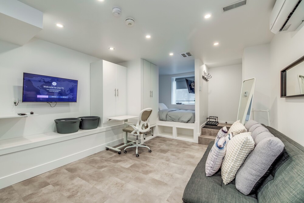 Luxury Studio Apartment Steps from Queen West. Reviews, Deals & Photos ...