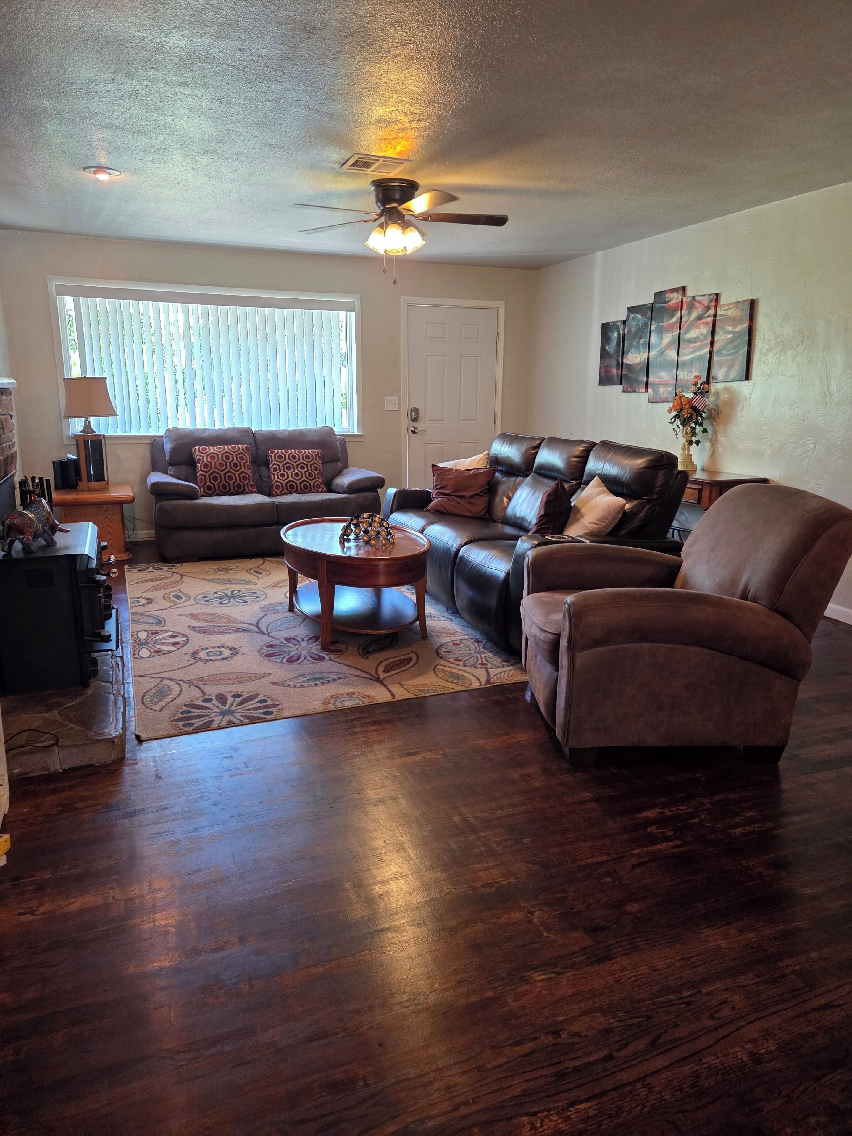 Spacious 5-bedrooms House In Fabulous Redding With Swimming Pool \N12 Beds,3 Bath - Redding, CA