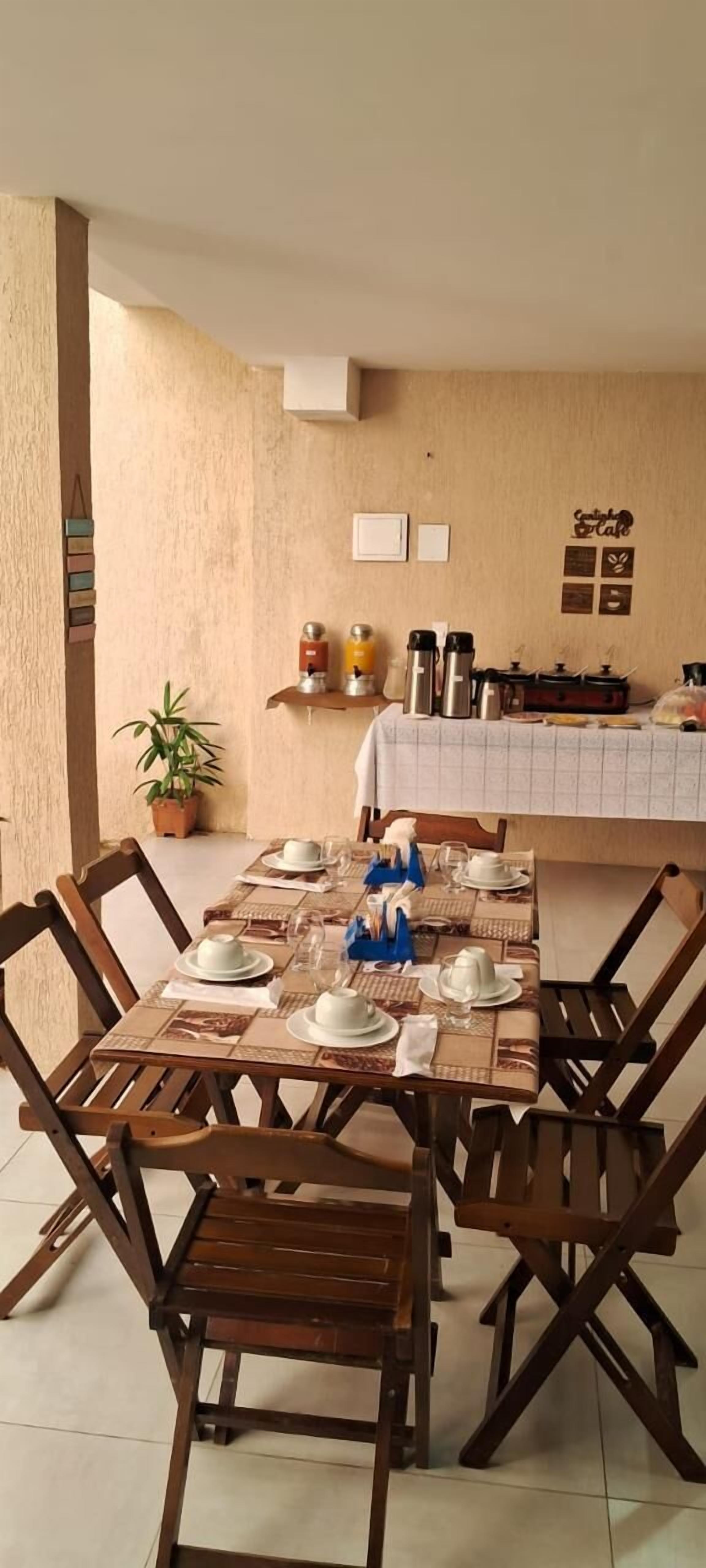 Café da manhã com buffet grátis todos os dias