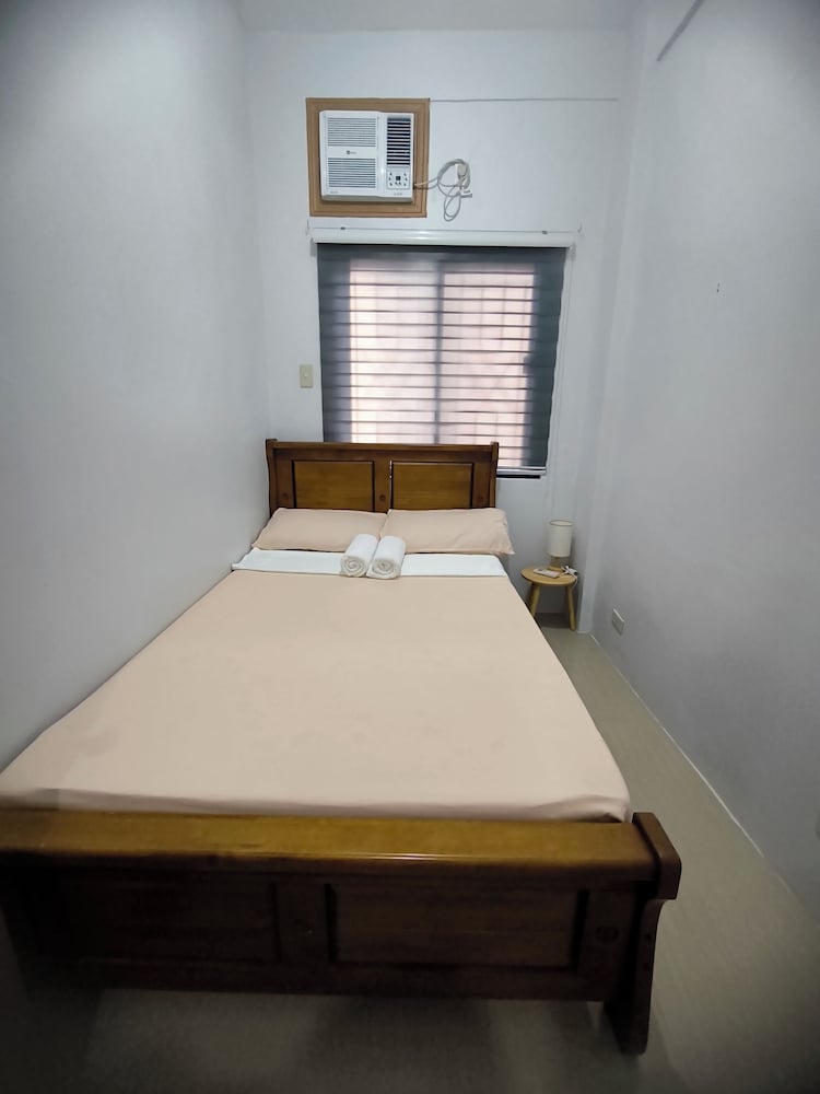 Cozy 1-bedroom apartment in fantastic San Pablo City with AC Reviews ...