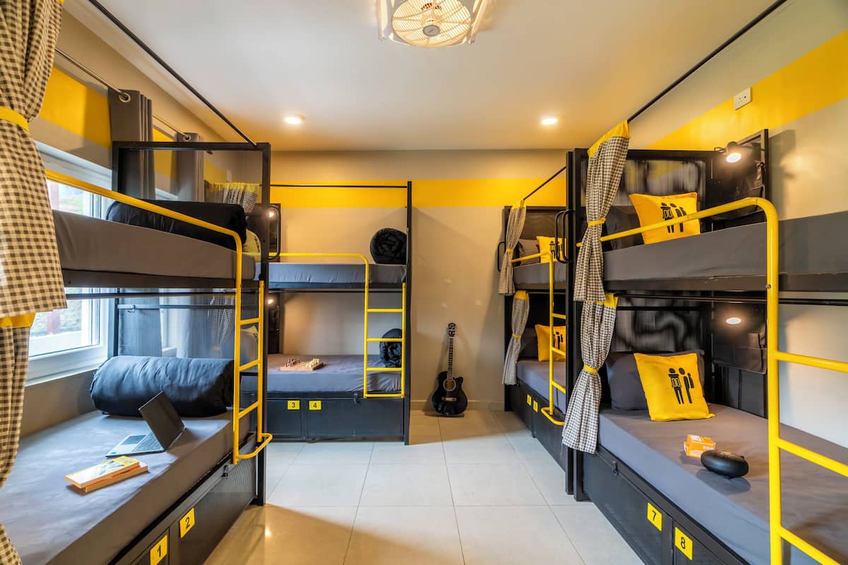 Bed in 8 Bed Mixed Dormitory with Balcony | Wi-Fi de cortesia, roupa de cama