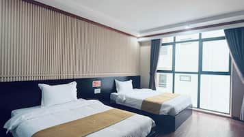 Quarto casal ou duplo luxo, vista para a cidade | Wi-Fi de cortesia