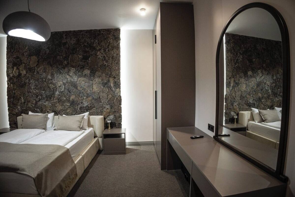 Quarto casal luxo, sacada | Wi-Fi de cortesia
