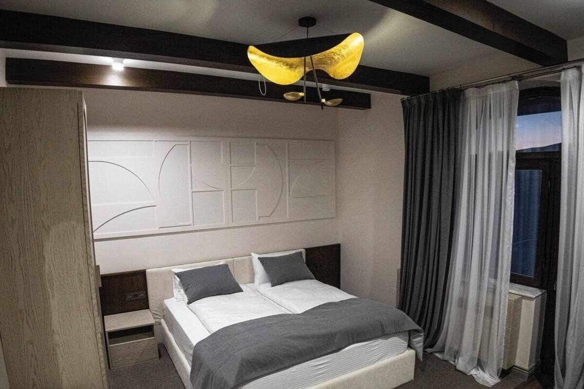 Quarto casal luxo, sacada, vista para a montanha | Wi-Fi de cortesia