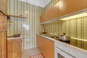 Apartamento família, vários quartos (Appartamento Apapa House) | Cozinha privada | Geladeira, fogão, cooktop, cafeteira/chaleira