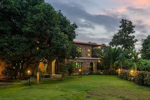 Casa de campo luxo, vista para o jardim | Escrivaninha, espaço de trabalho para notebook, Wi-Fi de cortesia