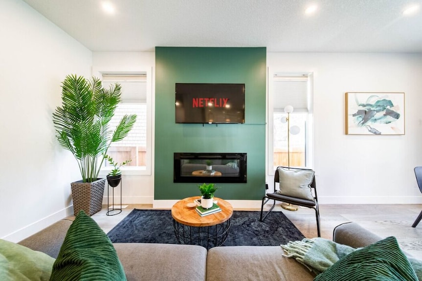 9bdrm Chic Luxury Retreat-hot Tub-bbq-sleeps 23! - Alberta