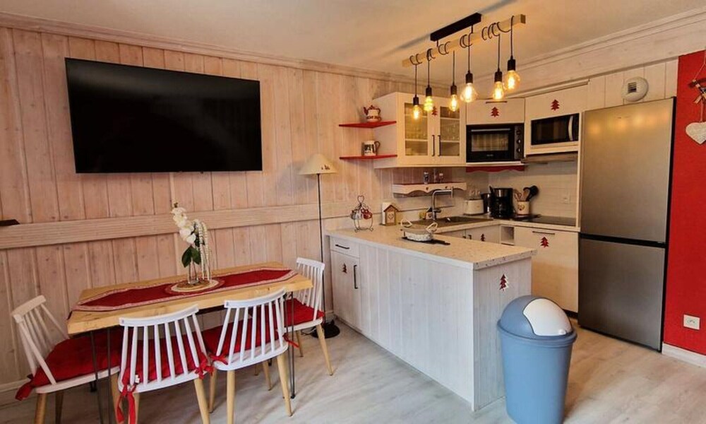 6-person Apartment Rated 3 Stars, Very Comfortable Reviews, Deals ...