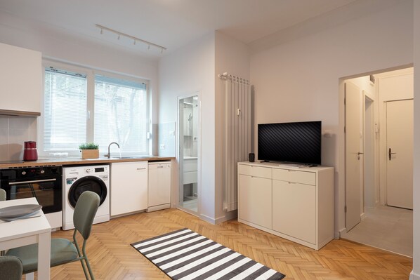 Apartamento, varanda, vista para o pátio | Sala de estar