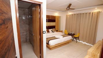 Quarto Clássico | Roupa de alta qualidade, quartos insonorizados, Wi-fi grátis