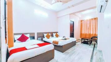 Quarto Clássico com Cama de Casal | Roupa de cama fornecida