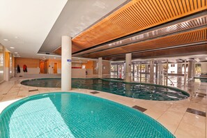 Apartamento | Piscina | Piscina interior, piscina exterior 