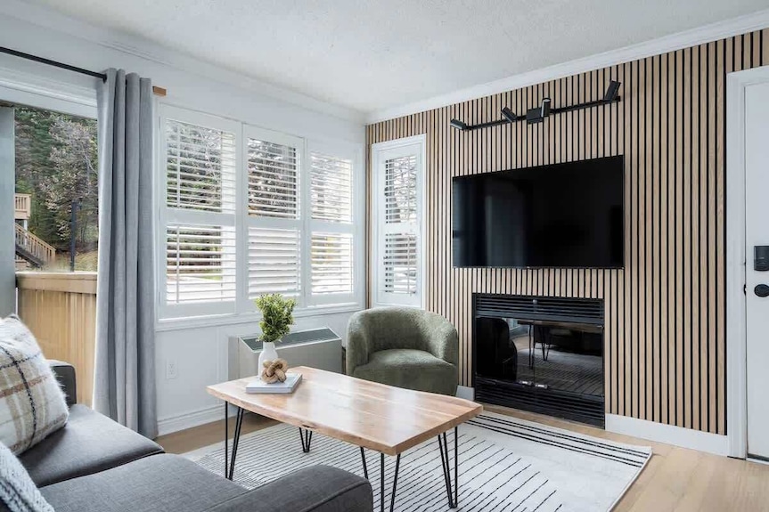 Nordic Nook | Hot Tub & Shuttle W/ Patio - Ontario