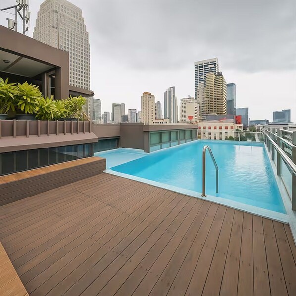 Executive 1 BR + Sofa bed Next to T21 Asoke BTS Reviews, Deals & Photos ...