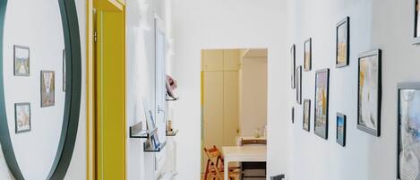 Apartamento Familiar | Cozinha privada | Um frigorífico no espaço comum