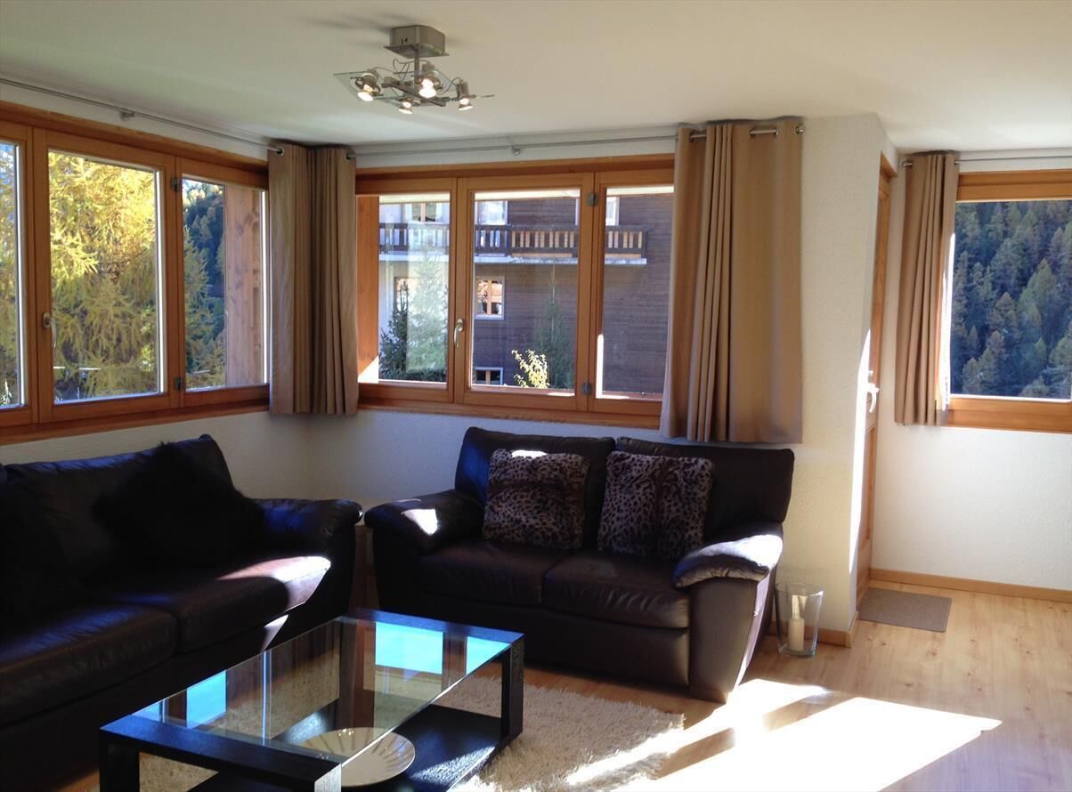 Comfortable 3 Room Apartment For 4-6 Persons : Living Room With 1 Double Sofa-bed - Kitchen With Dis - Zinal