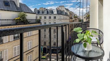 Family Room with Balcony | Varanda