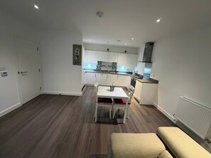 Apartamento, 2 quartos, varanda | Interior