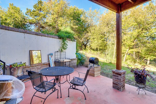 Lakefront Getaway W/ Hot Tub & Yard In Okc! - Bethany, OK