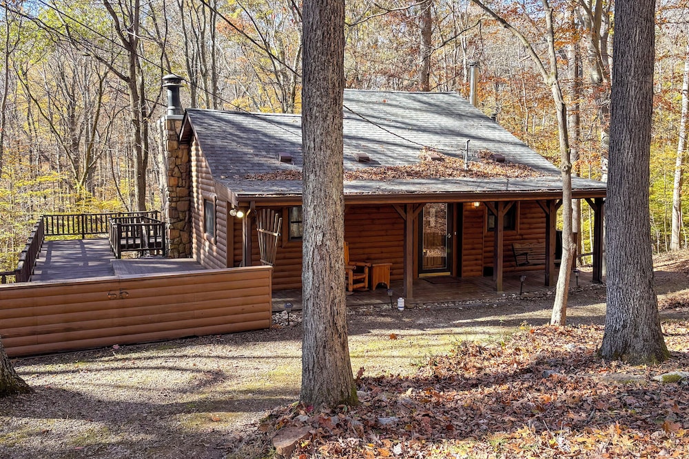 Lake Access & Hot Tub! Serene Rockbridge Cabin - Hocking Hills State Park, OH