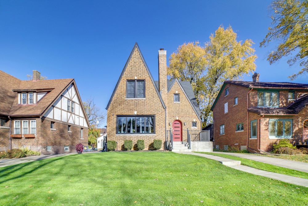 Near Casinos & Lake Michigan Beaches: Hammond Apt - Hammond, IN