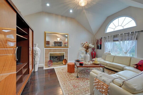 2 Mi To Dtwn Freeport! Apt W/ Deck In Baldwin - Port Washington, NY