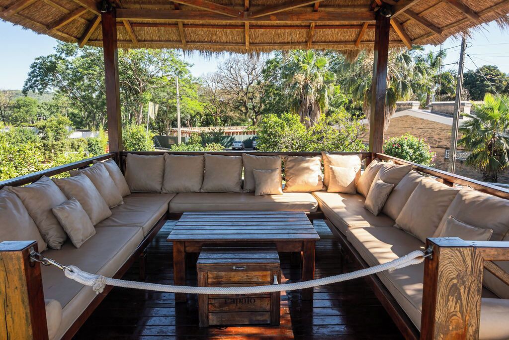 3 piscinas externas, barracas, guarda-sóis