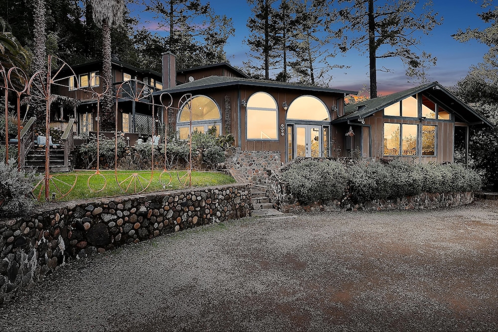 Adventure Alexander Valley Lodge With Pool & Hot Tub 6 Bedroom Villa - Healdsburg, CA