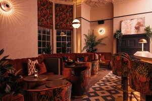 2 restaurantes, café da manhã, culinária britânica