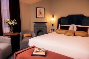 Suite Júnior | Minibar, secretária, secretária adequada para computadores portáteis 