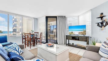 Condo, 1 cama Queen e sofá-cama (Sunbird 212E) | Área de estar