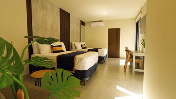 Quarto Premium | Minibar, secretária, cortinas/cortinados opacos, ferro/tábua de engomar 