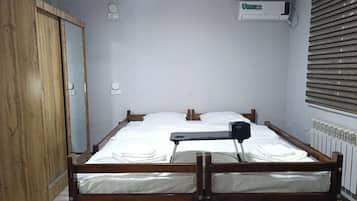 Quarto Duplo Standard, 1 cama de casal | Cortinas/cortinados opacos, ferro/tábua de engomar, Wi-fi grátis