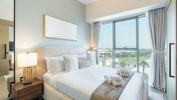 Apartamento de Luxo, vista para o campo de golfe | Cofre no quarto, cortinas/cortinados opacos, quartos insonorizados