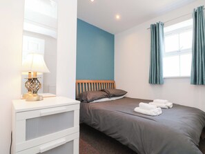 2 quartos, individualmente decorados, individualmente mobiliados