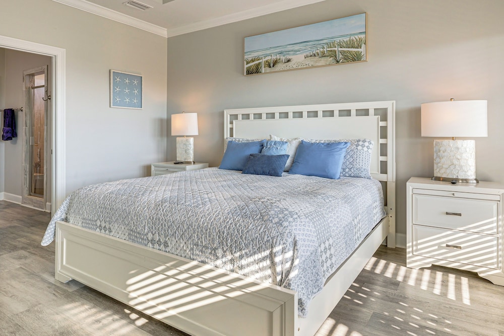 Upscale home, steps to beach, world class sunsets! Reviews, Deals ...