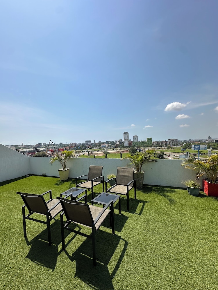 Peravi Suites At The Signature - Accra